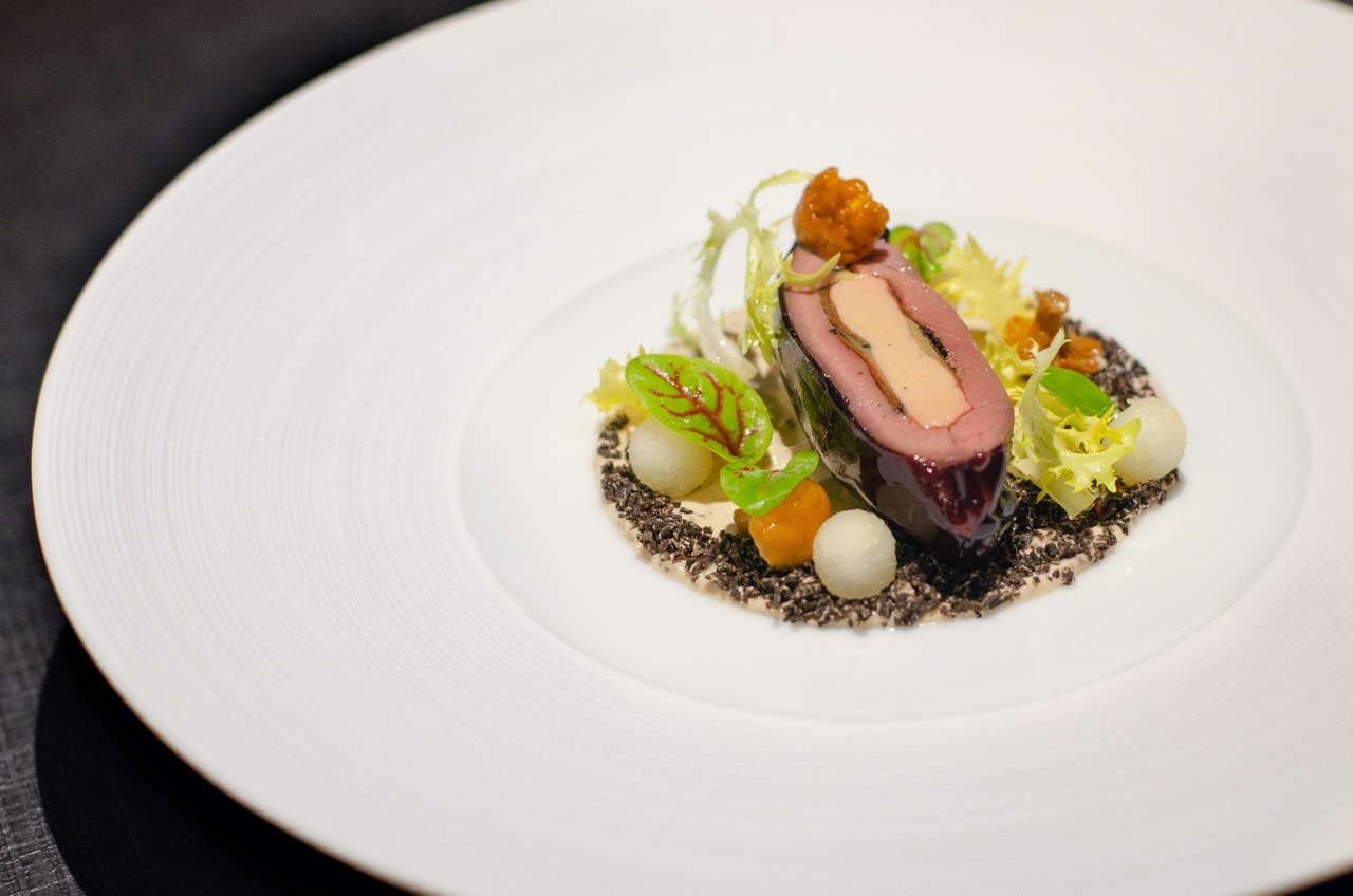 La recette de suprême de pigeon et foie gras du chef Matthieu Hervé ...